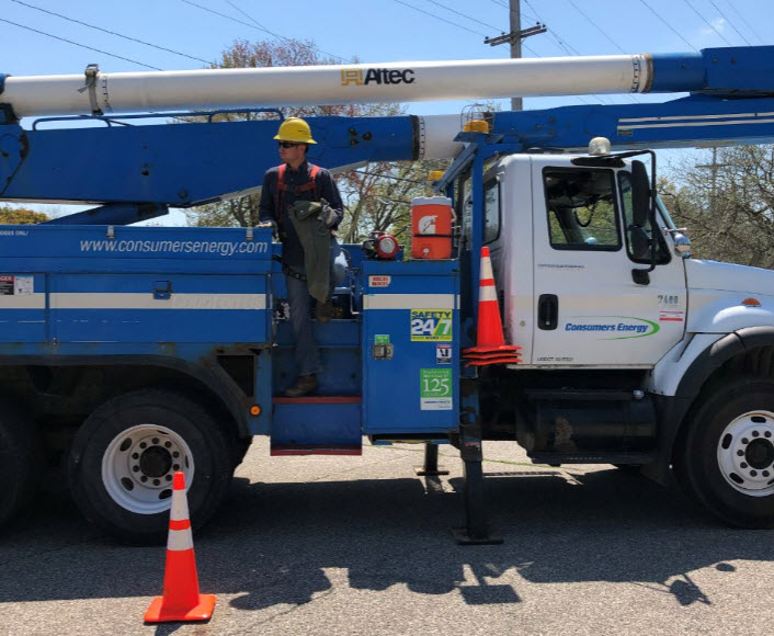 We’re Hiring Journey Lineworkers | Consumers Energy